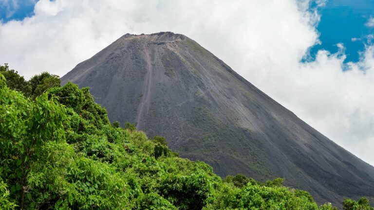 Izalco, Ciudad de las Casas de Obsidiana | Guanacos