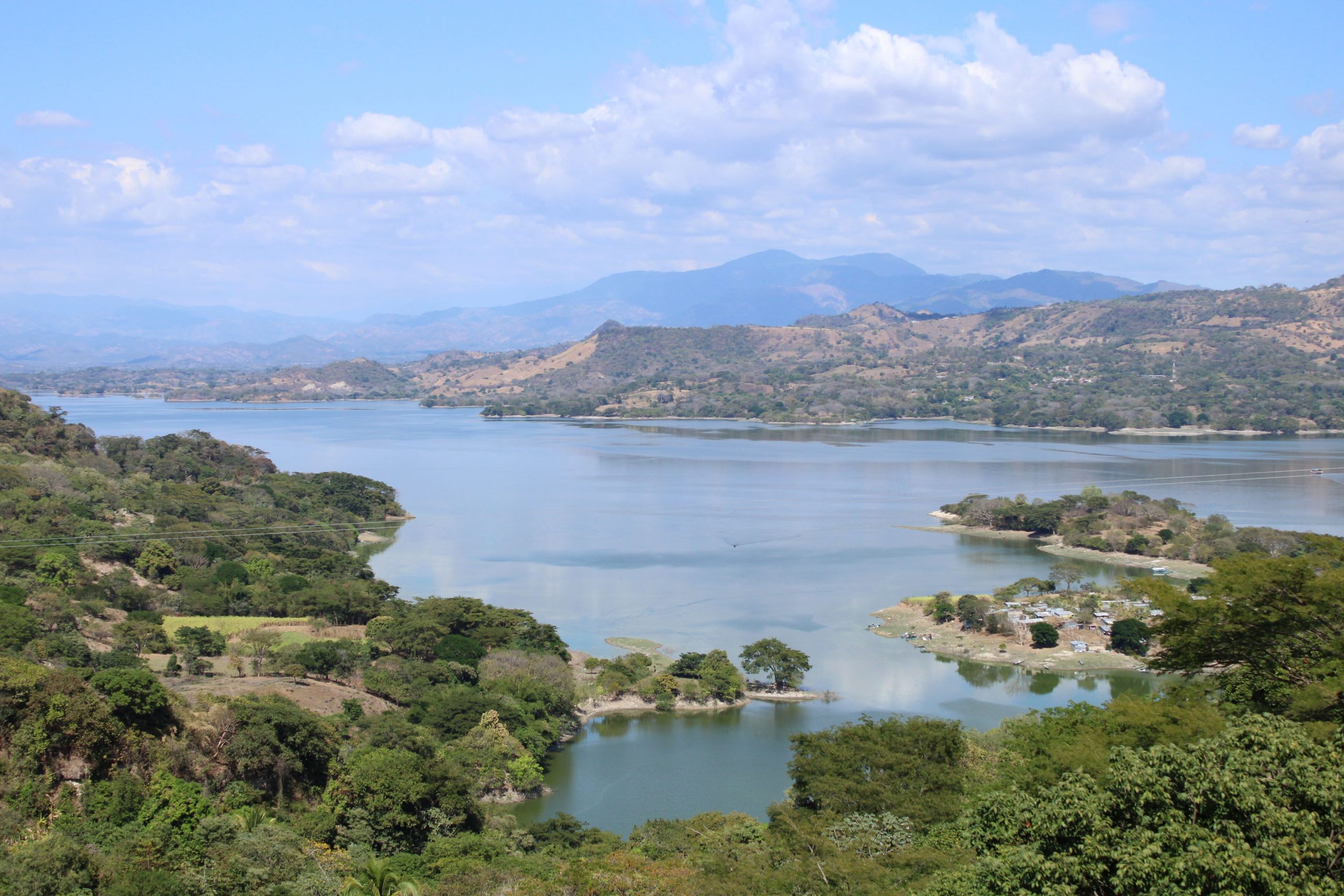 Embalse Cerrón Grande, importante ecosistema de El Salvador | Guanacos